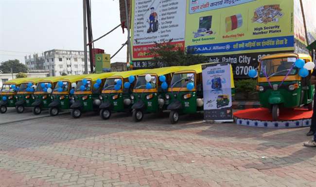 Piaggio ने इस शहर में उतारे अपने CNG प्रोडक्ट्स, शामिल की पहली वाटर ...