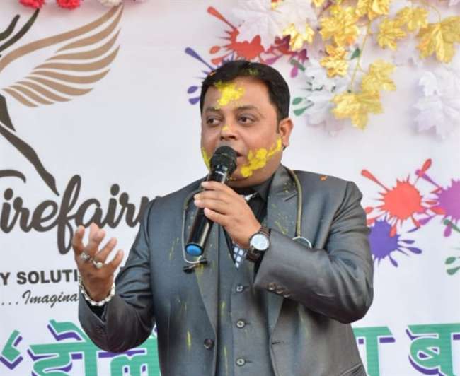 ठहाकों के बीच 'लाल-पीले' हो गए भाबीजी घर पर हैं... के डॉक्टर साहब ...