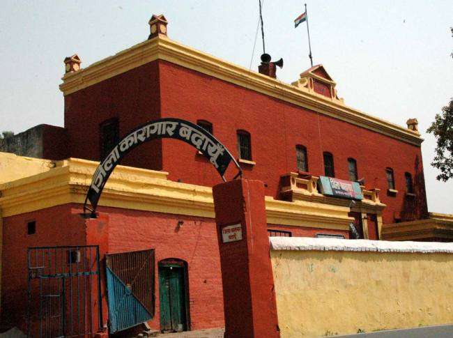 जेल में बंदियो ने पहले दी भूख हड़ताल की धमकी, फिर खाया खाना Badaun News ...