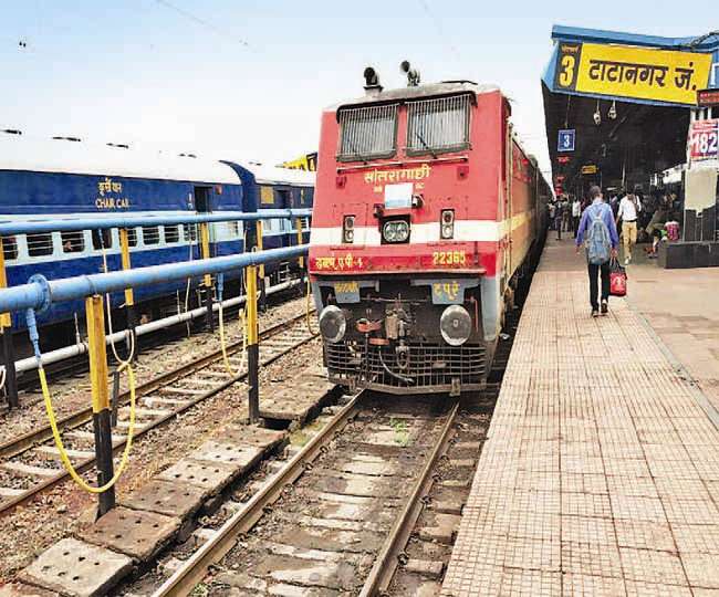 टाटानगर में इंजन की टक्कर से गिरे मालगाड़ी के तीन डिब्बे - rail news ...
