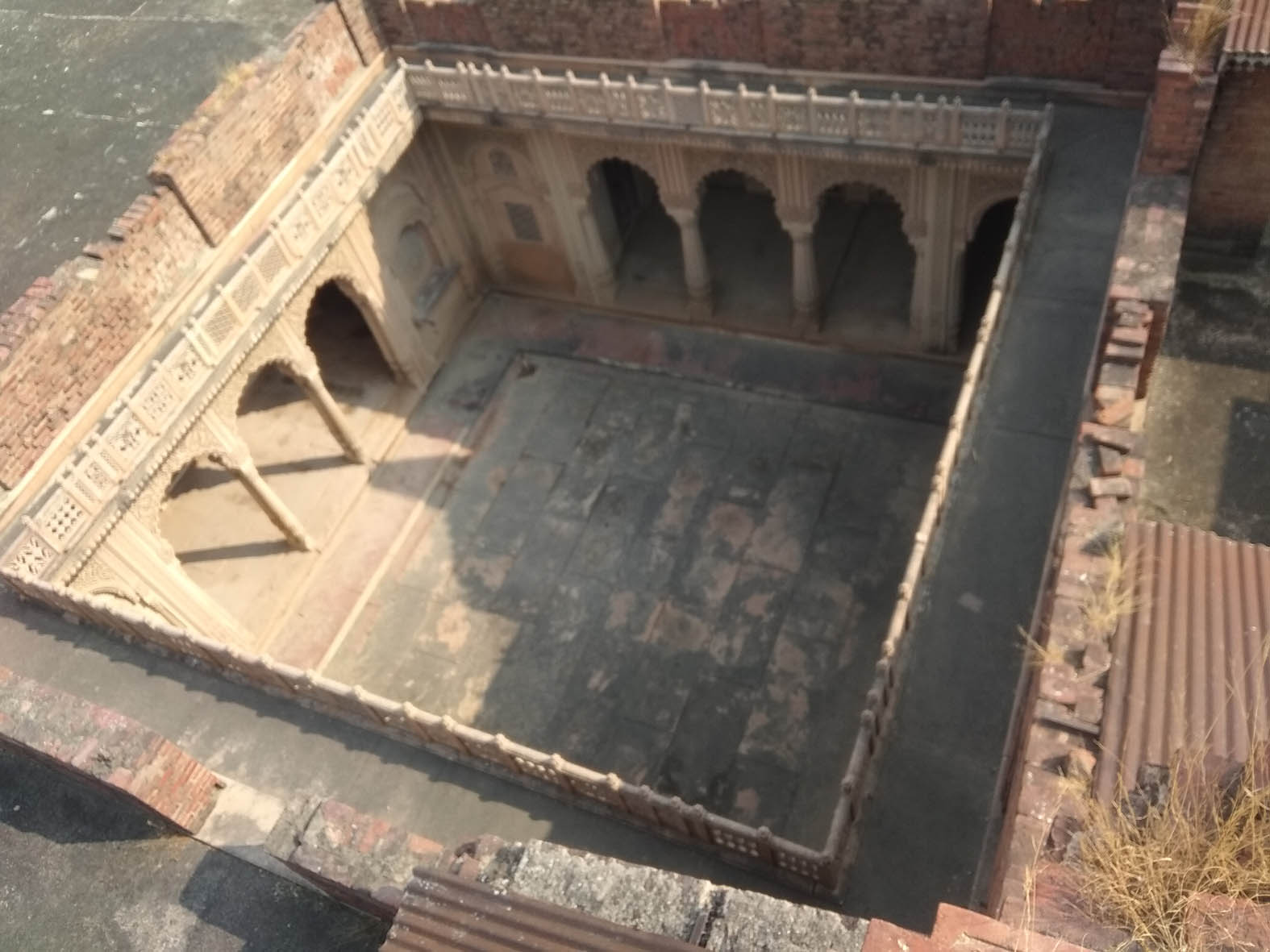 हाथरस के 140 साल पुराने चंदवारा किले में नक्काशी और सौंदर्य का संगम ...