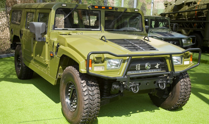 हमर जैसे दिखने वाले इस वाहन पर नहीं होगा गोलियों और बम धमाकों का असर ...