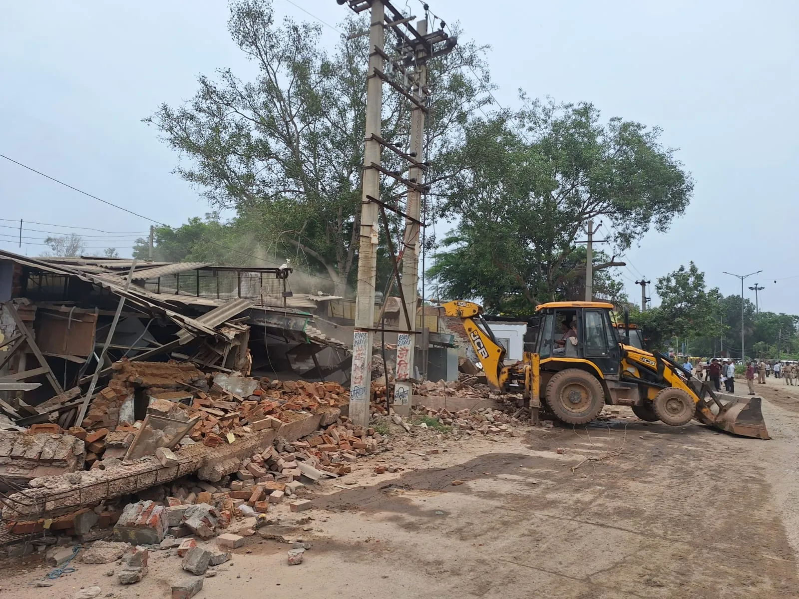 Bulldozer Action: फरीदाबाद में बुलडोजर एक्शन शुरू, 15 लोगों को नोटिस ...