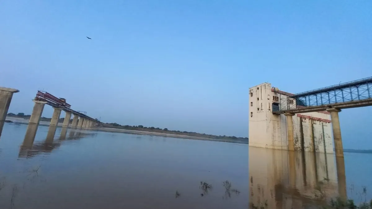 Chambal river: कोटा बैराज से छोड़ा 56 हजार क्यूसेक पानी, उफान पर चंबल ...