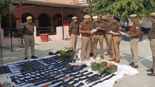Hapur News: सीओ के औचक निरीक्षण से कोतवाली में मचा हड़कंप, कर्मचारियों ...
