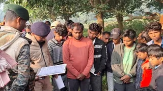 Madhubani News : शव पेड़ पर और परिवार में शक... सच क्या छुपा है इस मौत ...