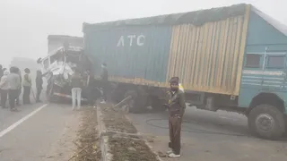 तेज रफ्तार और हाईवे पर खड़े वाहन बन रहे सड़क हादसों की सबसे बड़ी वजह ...