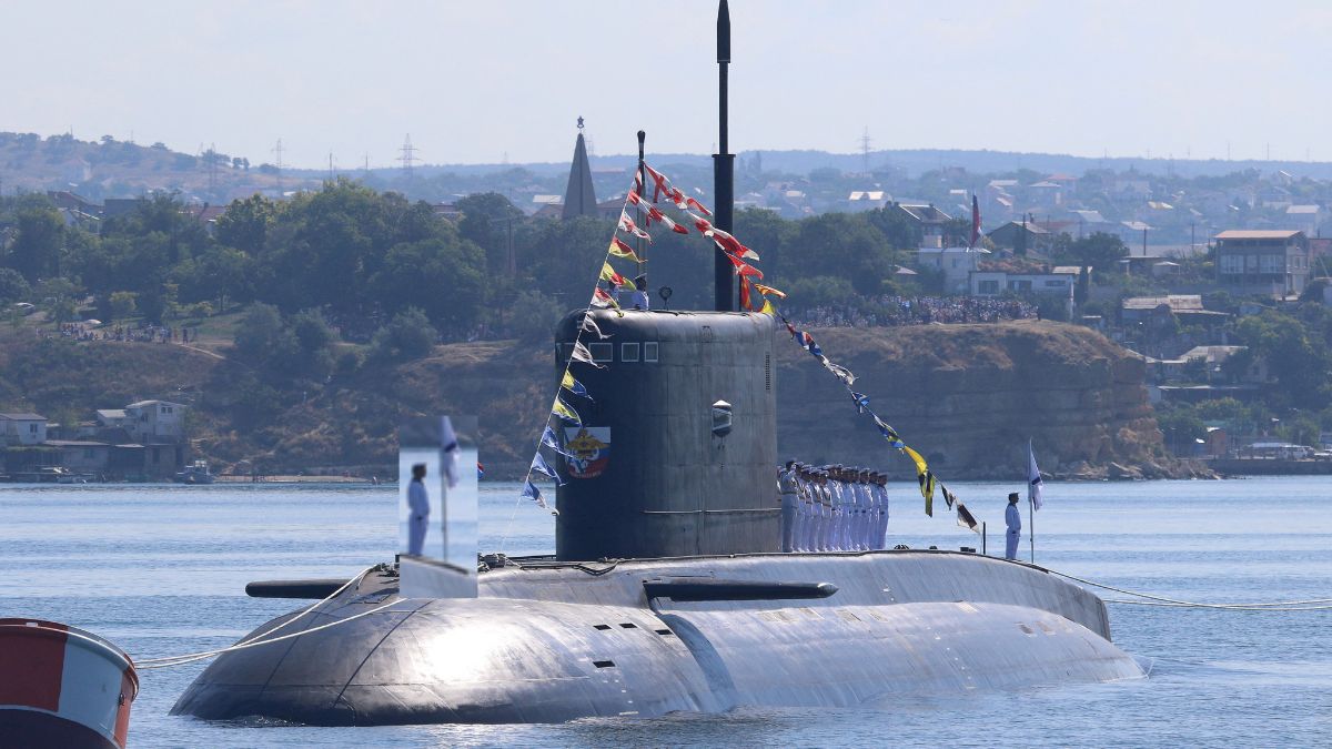 वेनेजुएला के पास रूस ने तैनात की अपनी पनडुब्बी, अमेरिका से बढ़ सकता है ...