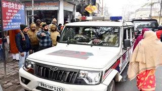 लड़कियों की खरीद-फरोख्त की सूचना पर रेडलाइट इलाके में छापेमारी ...