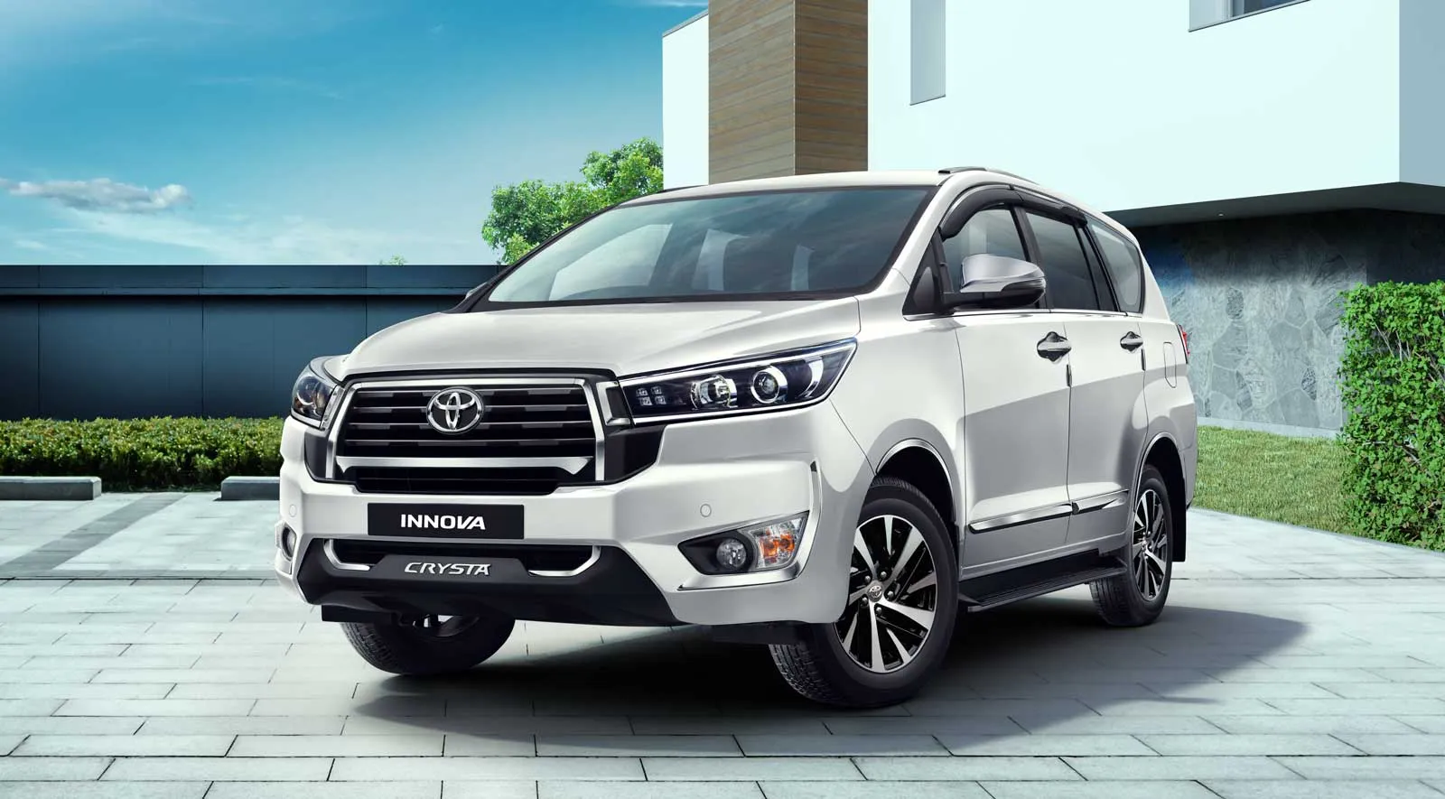 Toyota Innova Crysta और Hycross हुईं महंगी, 74,000 रुपये तक बढ़ी कीमतें ...