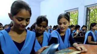 किशोरियों के शारीरिक बदलाव व मासिक धर्म की समस्या का भी स्कूल में ही ...