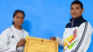 आप जानते हैं जमुई की ‘कराटे क्वीन’ जूही को, ज‍िन्‍होंने 72 पदक जीतकर ...