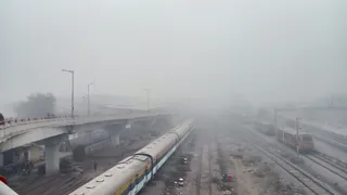 Agra Weather Update: जनवरी की विदाई पर मौसम के दिसंबर जैसे रंग, बारिश ...