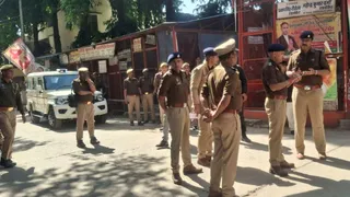 अलीगढ़ दीवानी न्यायालय में बम की सूचना से खलबली! खाली कराया परिसर ...