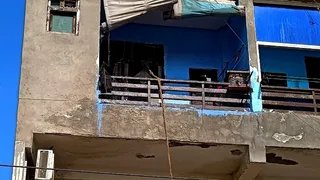 गाजियाबाद के खोड़ा में शार्ट सर्किट से पांच मंजिला बिल्डिंग मे लगी थी ...