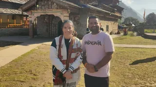 भारतीय महिला क्रिकेटर रेणुका पहुंची हनोल, महासू मंदिर में किया रात्रि ...