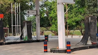 सहरसा में इंडियन आयल पंप बंद, पेट्रोल-डीजल की आपूर्ति सीमित, प्रशासन ने ...
