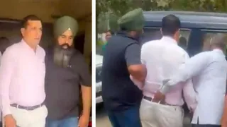 बागपत में मुख्य गन्ना अधिकारी 15 हजार रुपये रिश्वत लेते रंगे हाथ ...