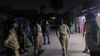 अररिया के रेड लाइट एरिया में देर रात पुलिस का छापा, 30 से अधिक युवक ...