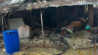 रायबरेली में चूल्हे की चिंगारी से छप्पर में लगी आग, 12 बकरियां जलीं ...