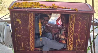 सोनभद्र में दूल्हे ने पालकी में निकाली बारात, दुद्धी में जीवंत हुई ...