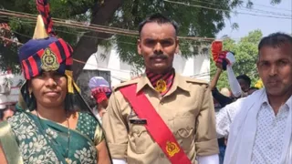 बेटे के बदन पर खाकी वर्दी देख चौड़ा हो गया मजदूर का सीना, मां की आंखों ...