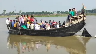 कटिहार के बरारी में ना हो जाए जबलपुर जैसा हादसा, बिना सुरक्षा के चल रही ...