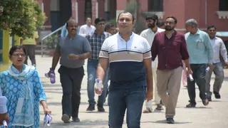 UP PGT Exam Day 1 : पहले दिन 42 पुरुष व 35 महिला अभ्यर्थी शामिल हुए, 10 ...