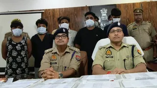 गोंडा में म्यूल खातों से ठगी करने वाले गिरोह के नौ सदस्य गिरफ्तार, ATM ...