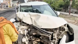 प्रयागराज के हंडिया में कार डिवाइडर से टकराई, कंप्यूटर शिक्षक की मौत ...