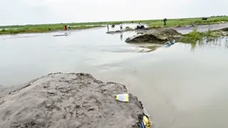 गंडक का जलस्तर बढ़ा, पश्चिम चंपारण में पीपा पुल का संपर्क मार्ग डूबा ...