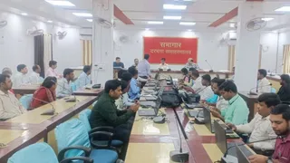 दरभंगा में डीएम का सख्त आदेश, आवेदन लौटाने वाले राजस्व कर्मी को निलंबित ...