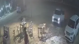 रेवाड़ी में जमीनी विवाद में होटल संचालक की कार पर फायरिंग, जान से मारने ...