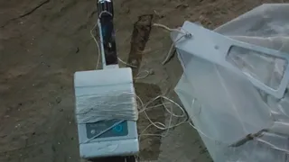 आसमान से गिरा लाल लाइट वाला रहस्यमयी यंत्र, मुजफ्फरपुर के कुढ़नी में ...