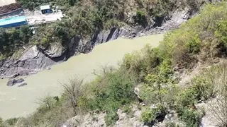 देवप्रयाग में हादसा: अलकनंदा नदी में गिरी कार, राहत-बचाव अभियान जारी ...