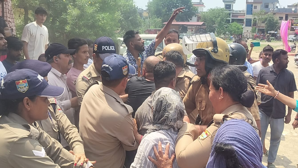 देहरादून के सेवला खुर्द में जमीन विवाद पर बवाल, पेट्रोल छिड़ककर आत्मदाह ...