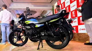 लॉन्च हो गई भारत की पहली Flex Fuel Motorcycle, अब महंगे पेट्रोल की ...
