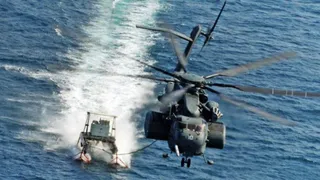 40 साल तक समुद्र में बिछी सुरंगों का किया खात्मा, MH-53E हेलीकॉप्टर की ...