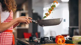 हेल्दी फूड भी हो जाएगा अनहेल्दी, अगर किचन में करेंगे फूड सेफ्टी से ...