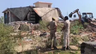 जहां जम्मू पुलिस भी जाने से डरती थी, उस चक बजीरू में चला कानून का ...