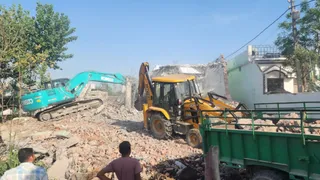 उत्तराखंड में 100 रुपये के स्टांप पर बेची सरकारी जमीन, अब 200 भवनों पर ...