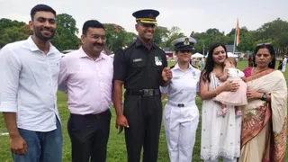 वर्दी में पति-पत्नी का कमाल: रोबिन सेना में बने अधिकारी, स्वाति नौसेना ...