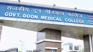 उत्तराखंड का सबसे बड़ा सरकारी अस्पताल बेहाल, फैला चूहे-कॉकरोच का आतंक ...