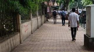 'फुटपाथ बनाने में कितना समय लगता है?' सुप्रीम कोर्ट ने नगरपालिकाओं को ...