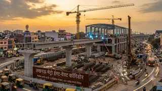 लखनऊ मेट्रो को लगे विकास के पंख, 453 करोड़ रुपये से बनेंगे ईस्ट-वेस्ट ...
