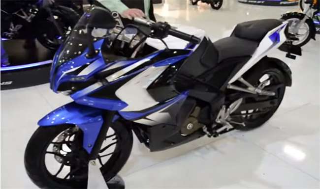 Bajaj पल्सर RS200 का रेसिंग ब्लू एडिशन आपको सोचने पर मजबूर कर देगा ...
