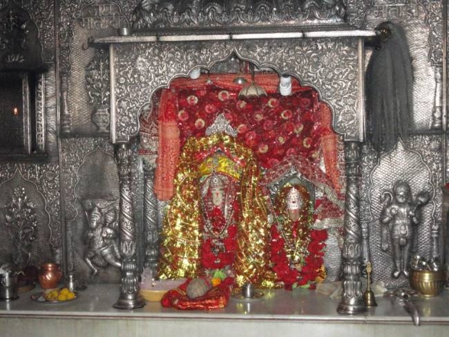 यहां मान्यता ऐसी कि भूमि से पैदा हुई देवी मां की प्रतिमा, देश विदेश से ...