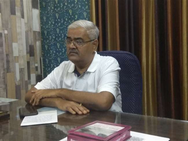 विजय ने ढुलू पर बोला हमला, कहा-एक व्यक्ति के कारण रोटी को तरस रहे मजदूर ...