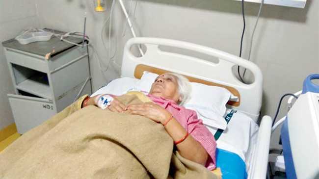 ट्रेन में आया हार्ट अटैक, लेकिन इमरजेंसी चेन थी बेकार