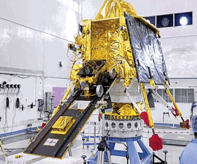 Chandrayaan 2: लैंडर से संपर्क के लिए बचे कुछ घंटे, NASA ने ली लैंडिंग ...